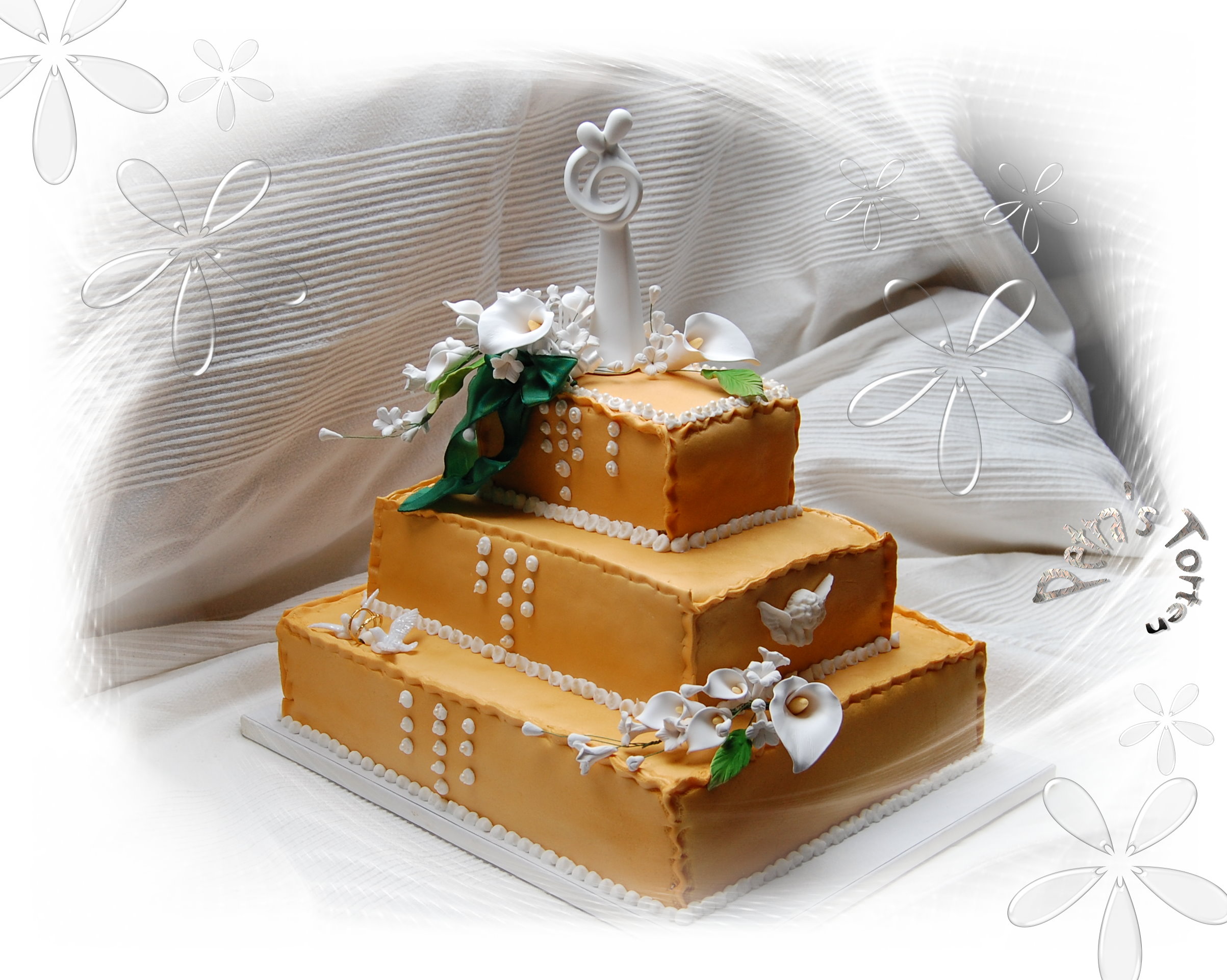 Besondere Anlässe 1. » Hochzeitstorte in gold und eckig
