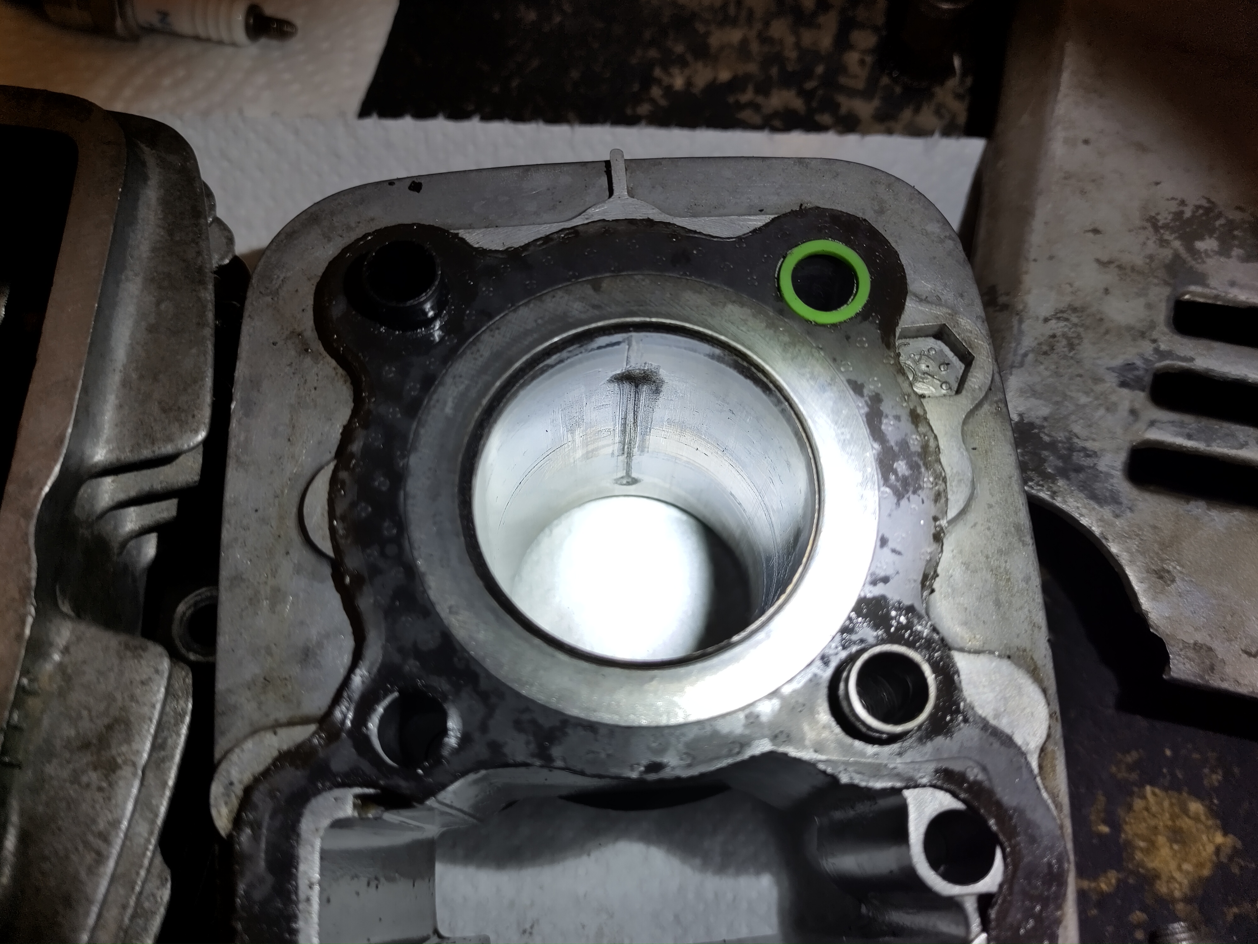 Qualm aus Motorentlüftung mit Riefen in Kolben und Zylinder - Reparatur ...